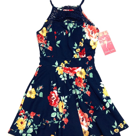 Emerald Sundae | Dresses | New Emerald Sundae Womens Fitnflare Halter ...